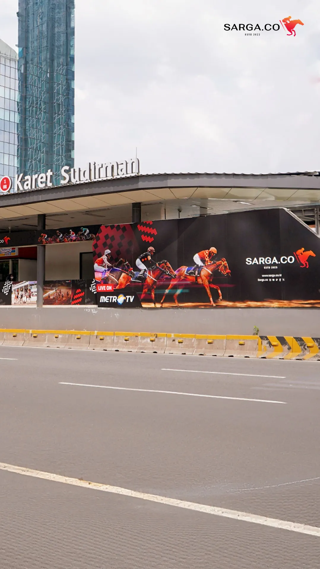 Gak Cuma di Arena, Pacuan Kuda Kini Hadir di Jalanan Jakarta!