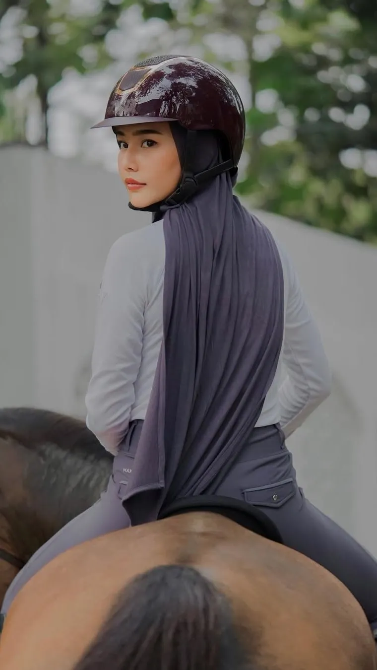 Sensasi Baru Pacu Jalur! Dara Arafah Tampilkan Versi Berkuda